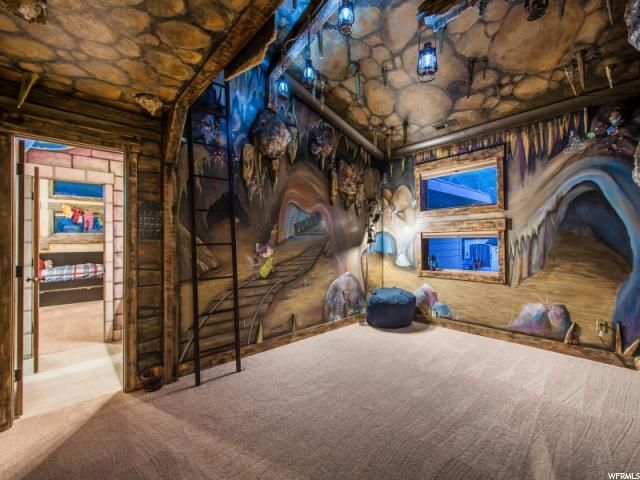 10 Totally Unique Homes That Sci-Fi Buffs Will Love